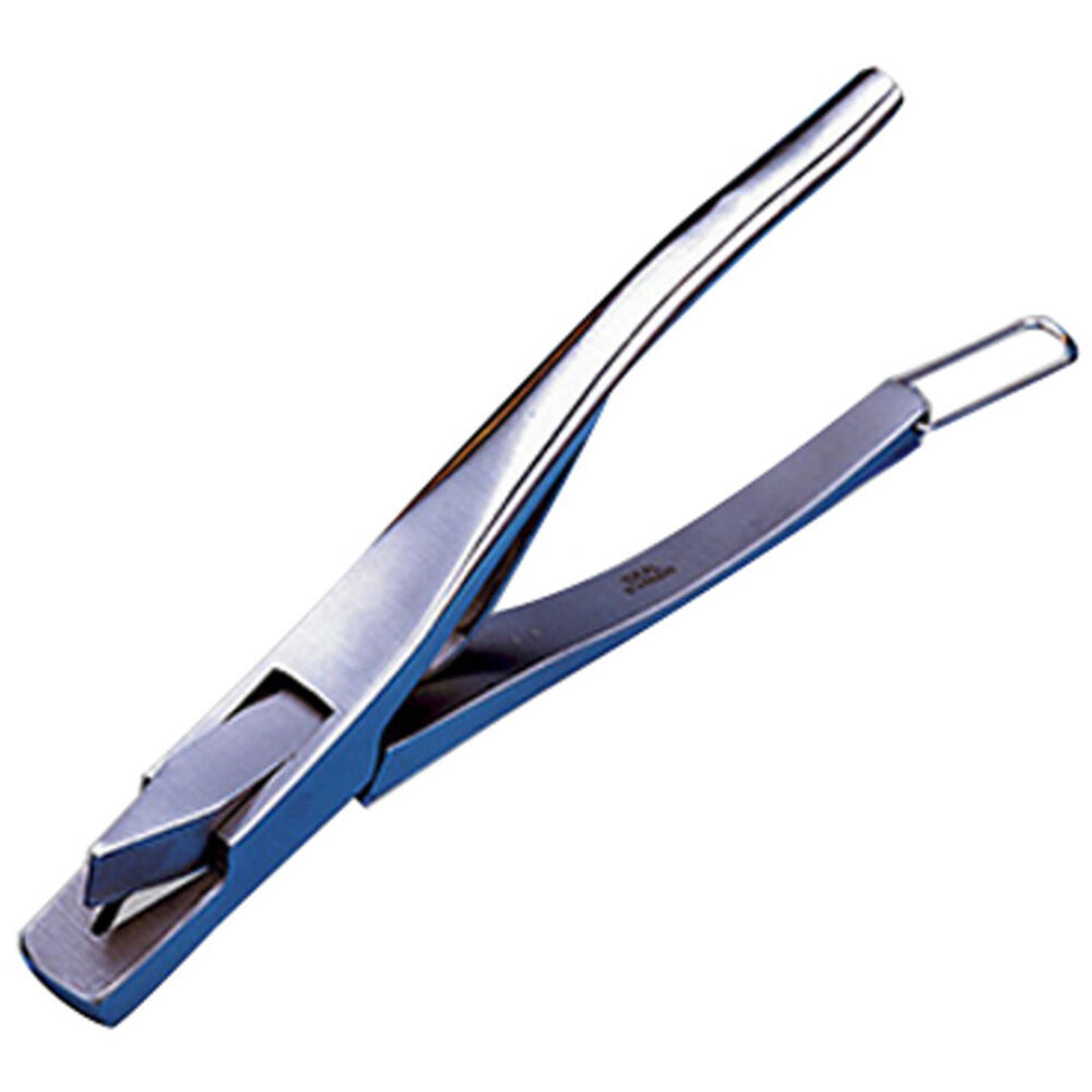 Instruments Ear Notcher, Medium V-Type | Atwoods